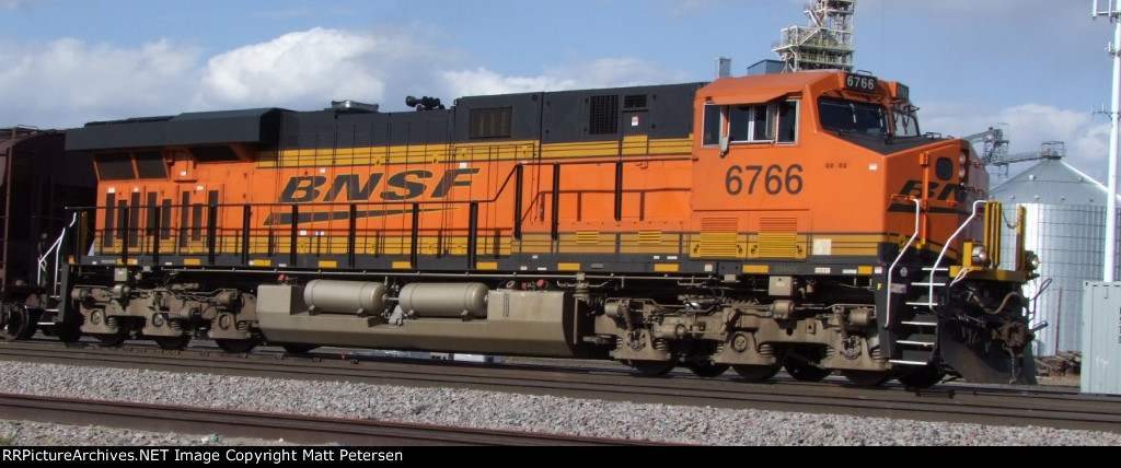 BNSF 6766